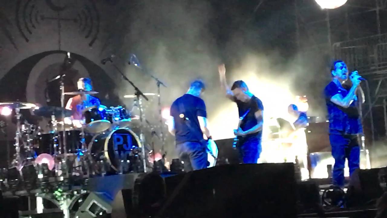 Bonnaroo 2016 - Pearl Jam - Oceans / Olivia b-day - YouTube