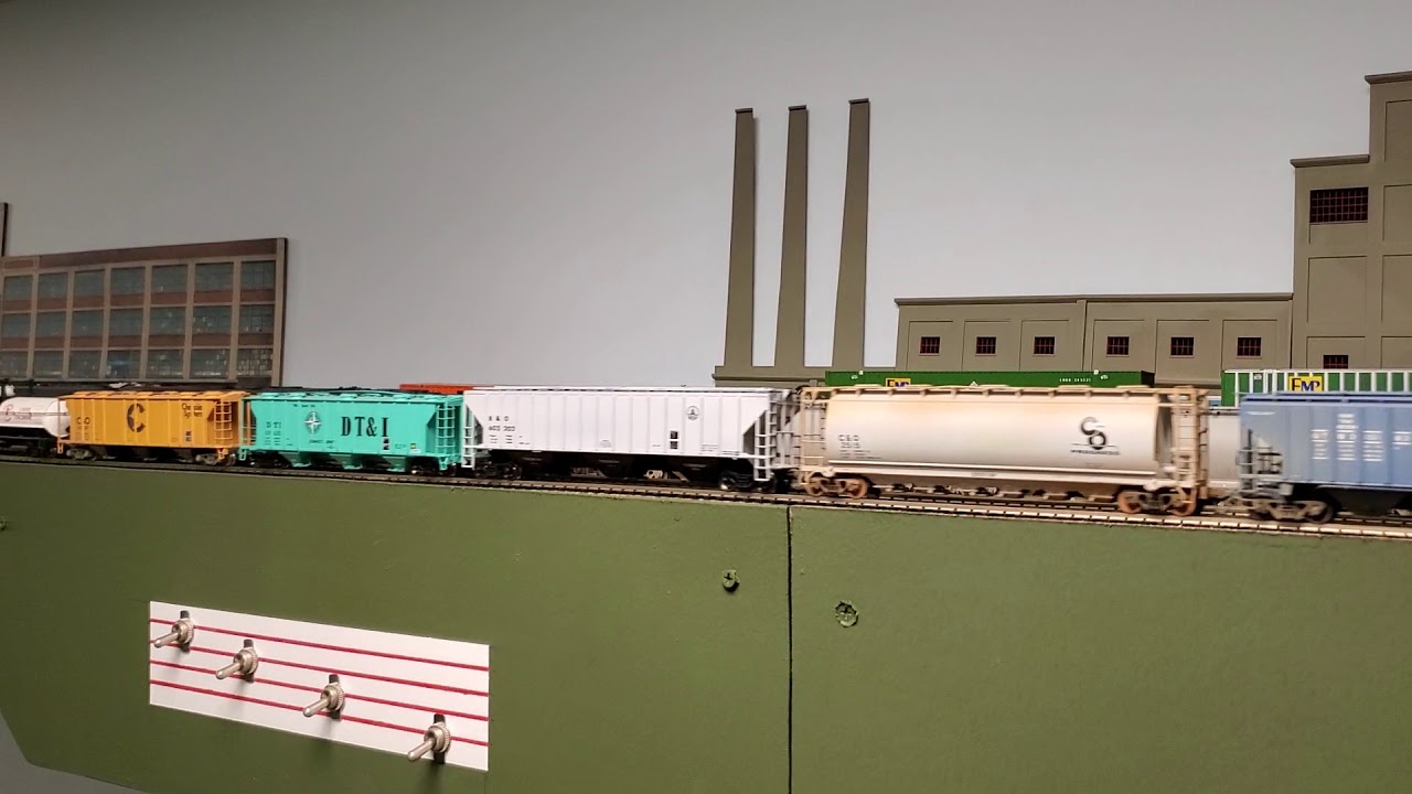 Ho Layout Chessie System Fantasy ES44AC - YouTube