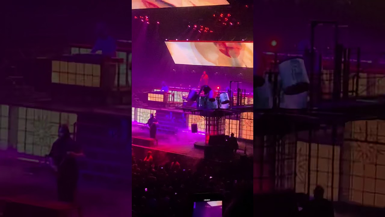 V Man’s Flamethrower Bass Guitar - YouTube