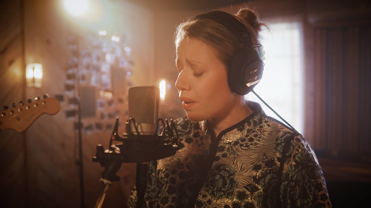 RUSIKA - Give You Up (UNCOVER Unplugged) - YouTube