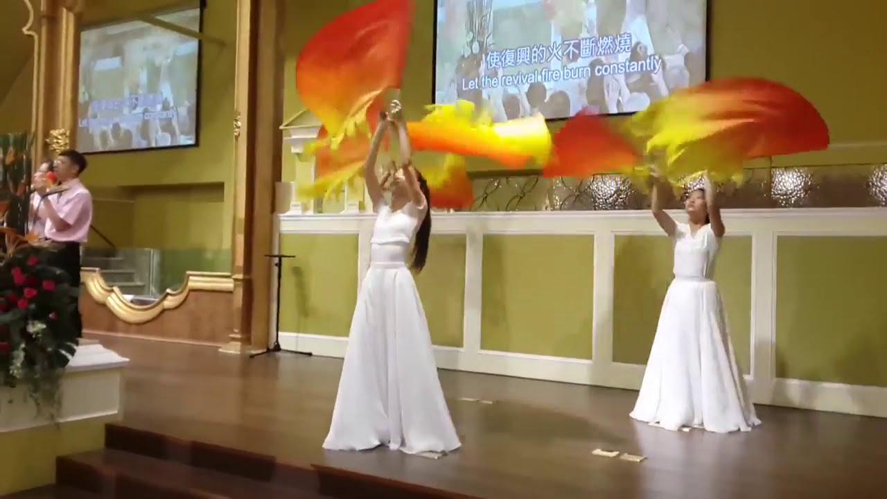 旌旗舞蹈-願你裂天而降Worship Flags Dance - YouTube
