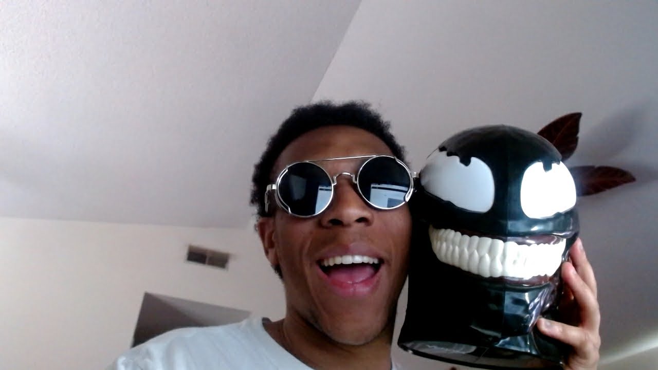My Review of the Venom Popcorn Bucket from Cinemark. - YouTube