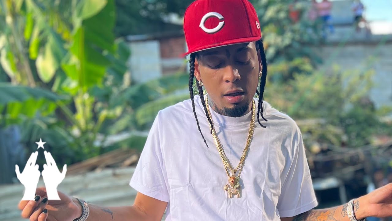 Rochy RD - Niña Linda 😍 | Video Oficial - YouTube