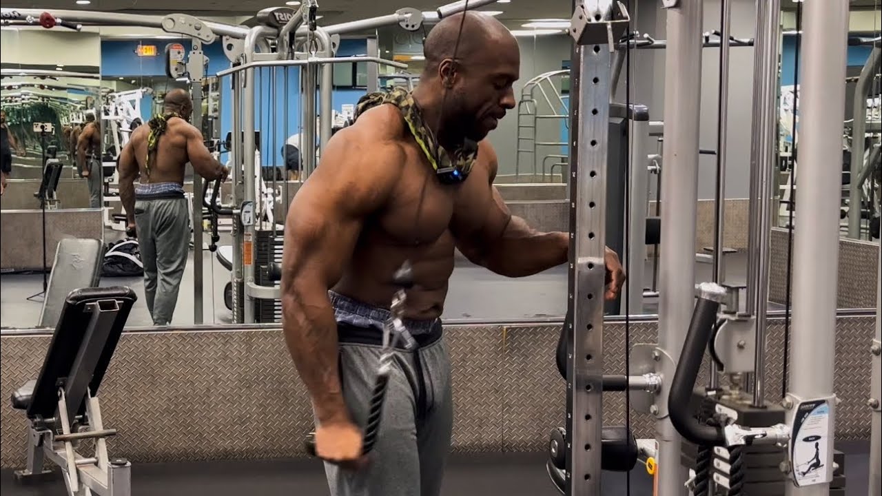 How To Build Big Killer Triceps Arms In 20 Mins With A Gym Bro ...