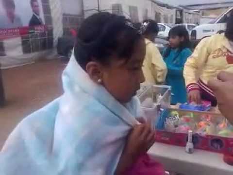 Maquillando a fany de princesa.3gp