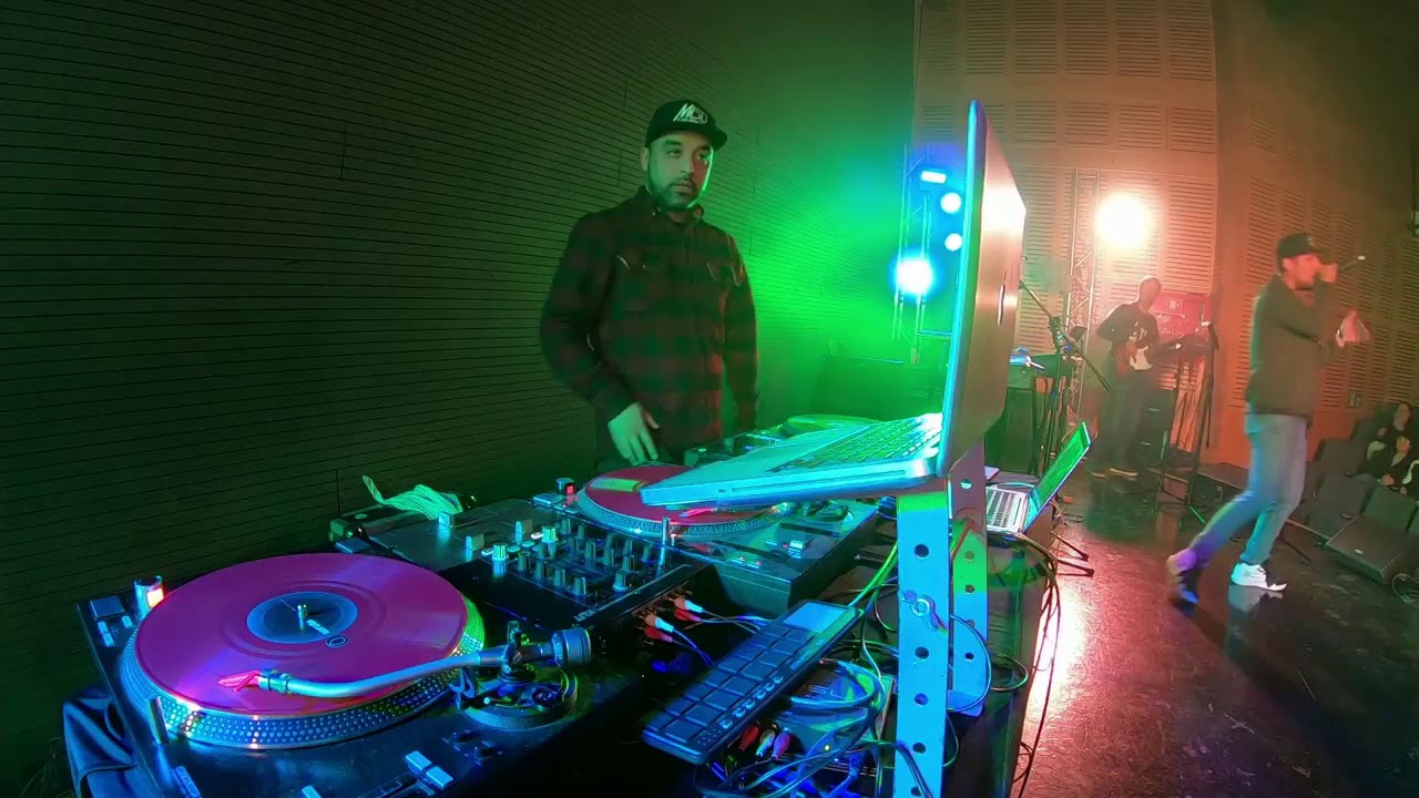 M5D & Los Samples en Clásicos Inéditos - YouTube