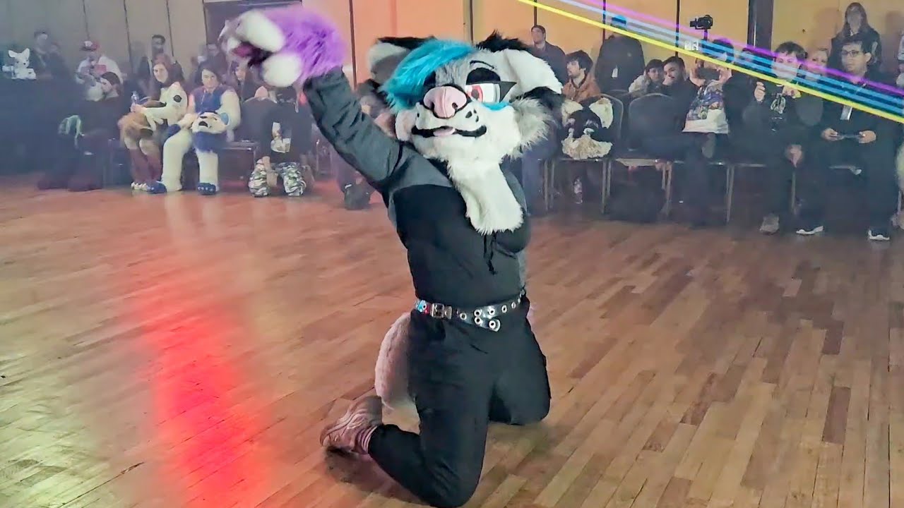 Loona Roxy Fursuit Dance Competition Argentina FurFiesta 2023 - YouTube
