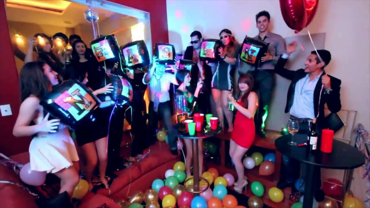 Revolver Cannabis Niña Bien Video Oficial HD 2013 - YouTube