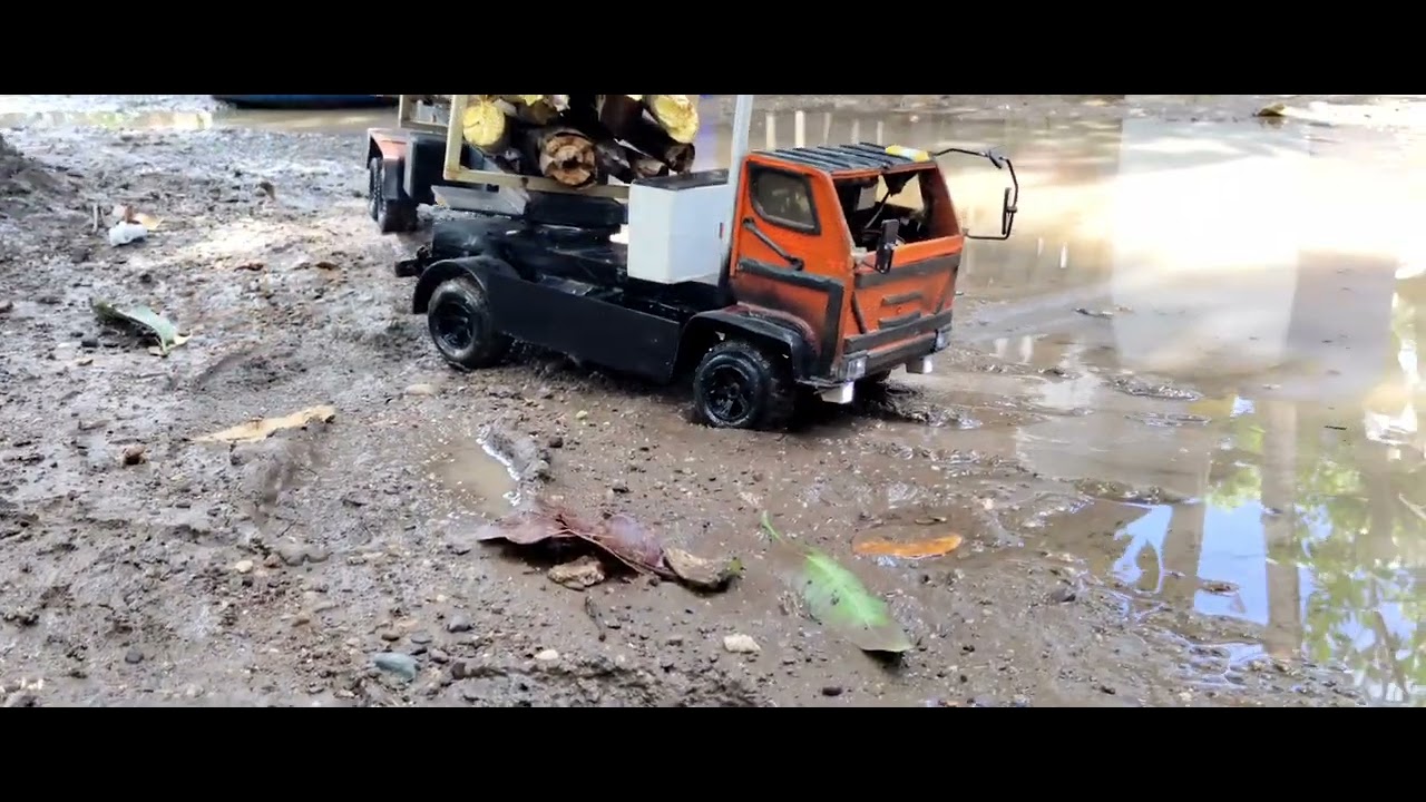 rc truck off-road mudding with logs extreme overload - YouTube
