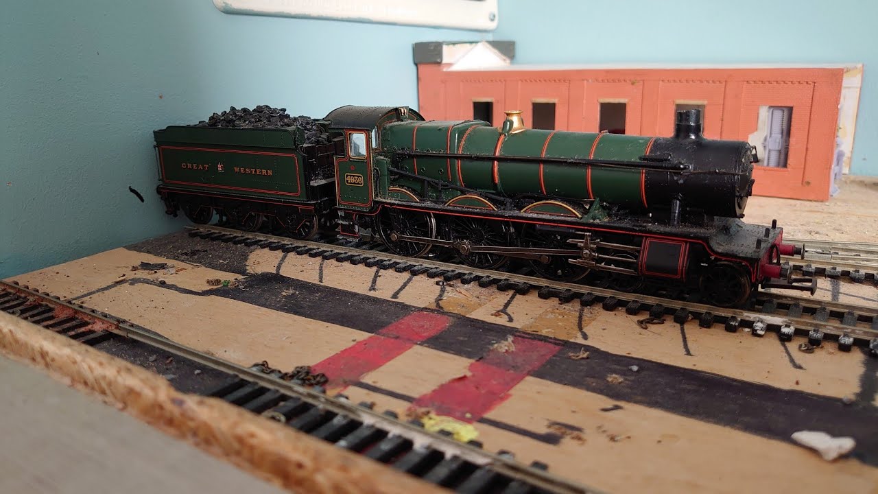Hornby hall class steam loco 4936 kinlet hall - YouTube