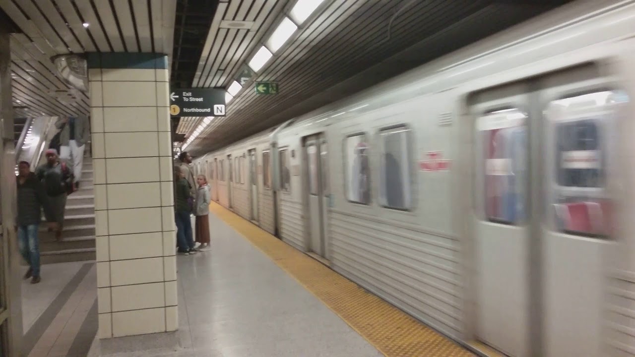 TTC T1 5212 Departing Yonge With TTC T1 5085 (Out Of Service) - YouTube