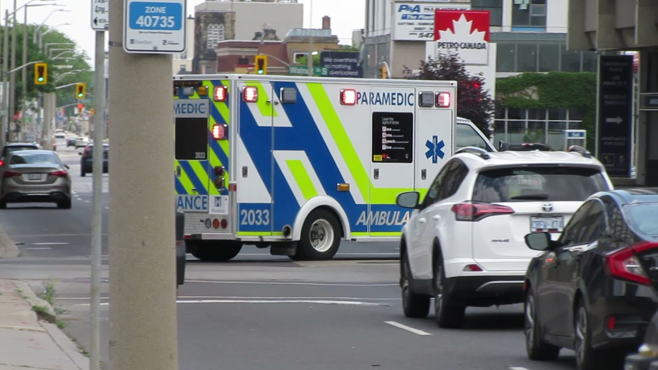 Hamilton Paramedic Service ambulance #2033 responding - YouTube
