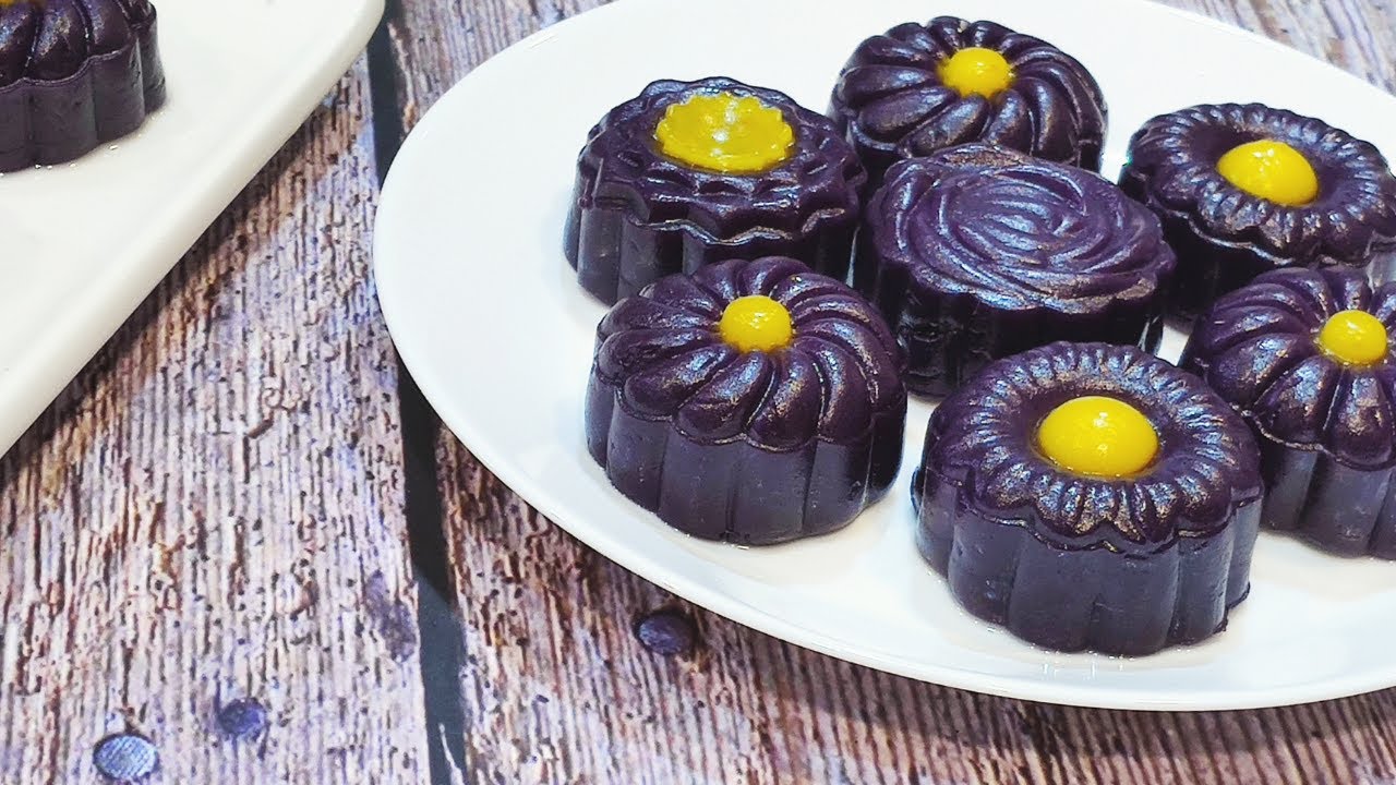 So pretty and delicious PURPLE STICKY RICE CAKE / KUE KU UBI UNGU ...