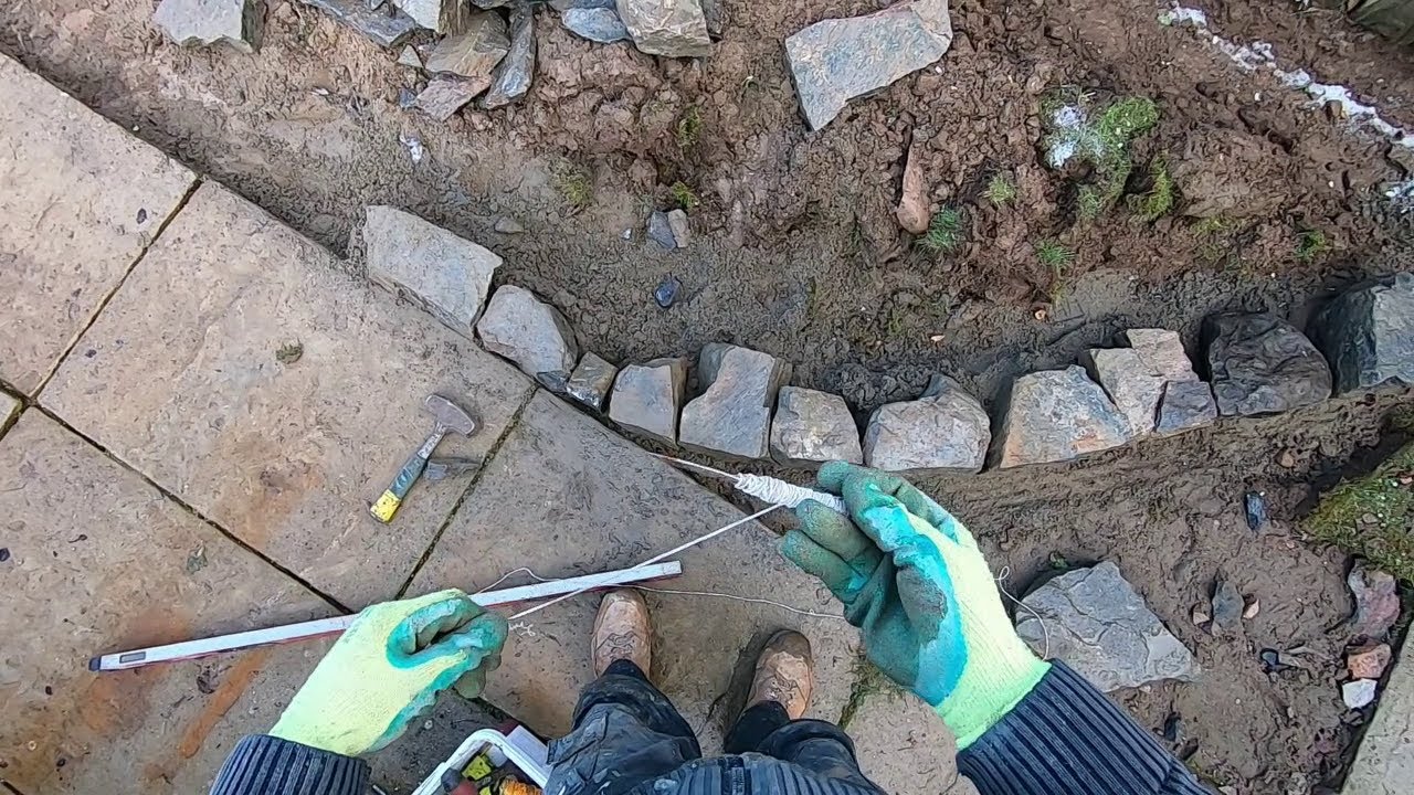 How to build a curved stone wall the easy way - YouTube