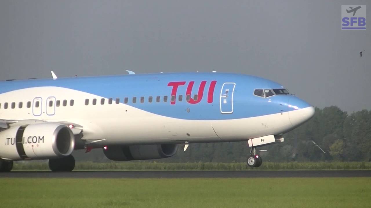 Boeing 737 of TUI landing on Amsterdam Schiphol (reg PH-TFF) - YouTube