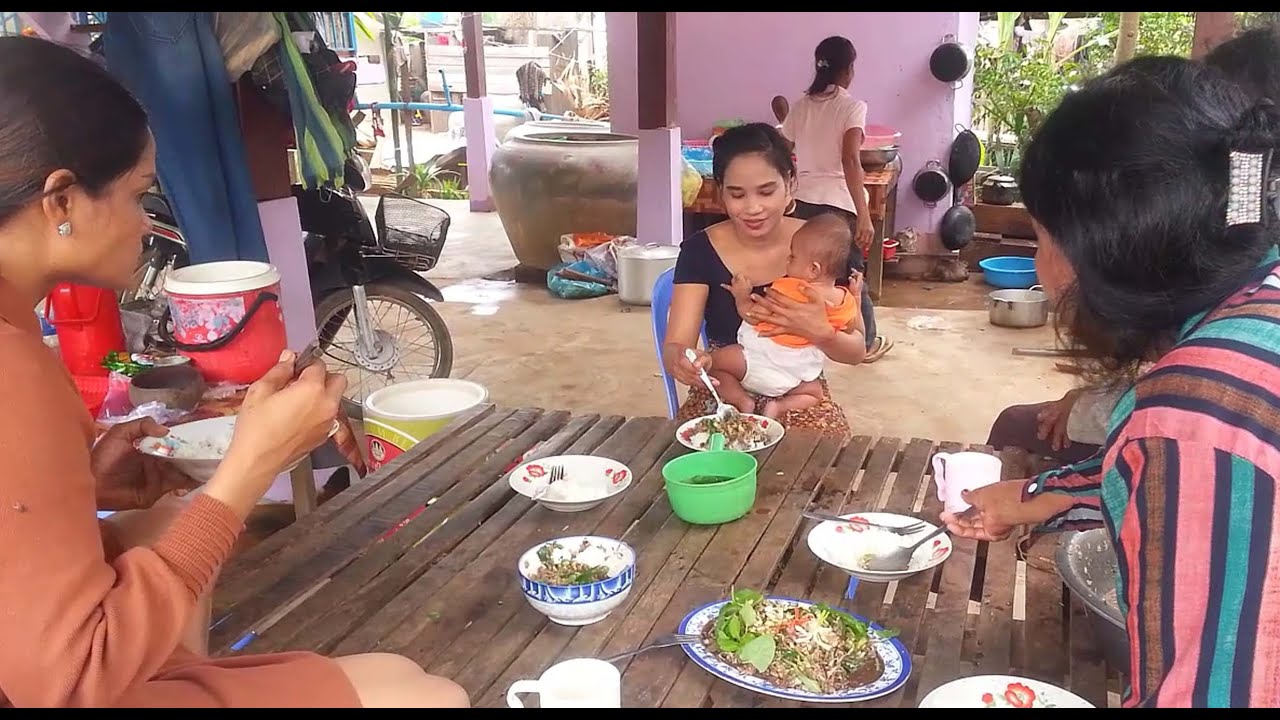 Rural life Nice Mother, eating rice together with my family under the ...