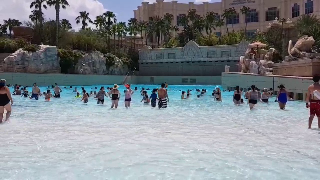 Mandalay bay pool , wave pool (Delano Hotel) - YouTube