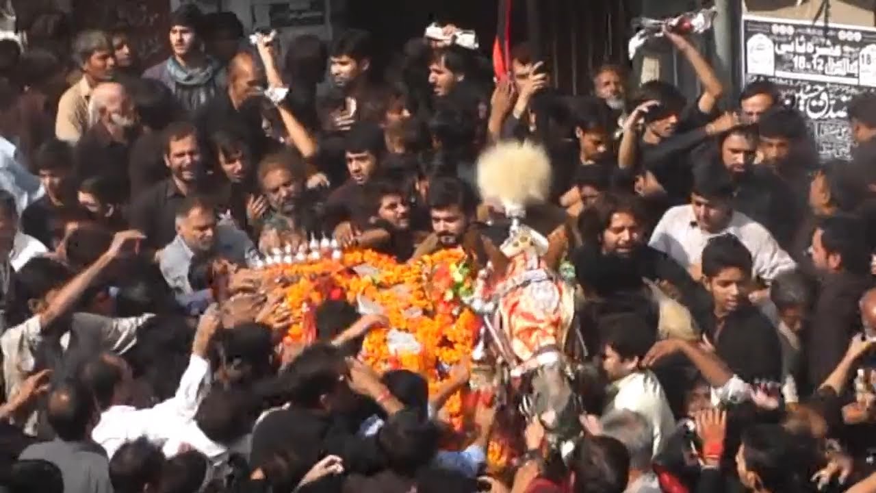 Hussaini Team | Zanjeer Zani 2015 | Shab e Ashoor Bazar Ghanta Ghar ...