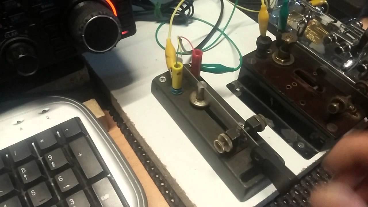 UR4EWP qso F8DGY in sideswiper cootie key - YouTube