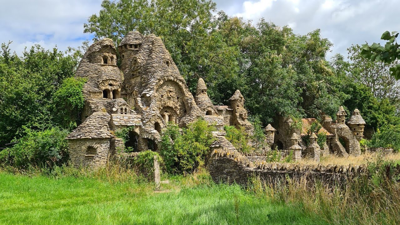 Hobbit House / Colins barn - YouTube