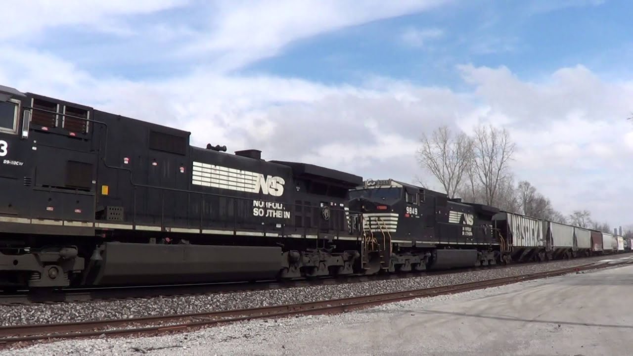 NS 5212 GP38-2 L91, Smoking Ex Conrail 14E, Dash 9 special 15E, 120 Autoparts train - YouTube