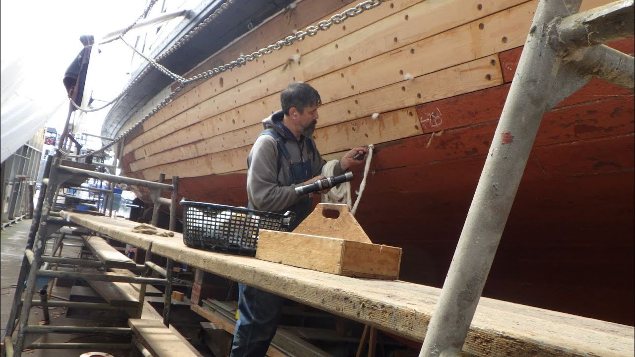 Caulking A Historic Wooden Ship: Virginia V Shipyard Vlog #22 - YouTube