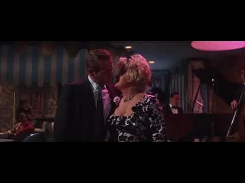 Sexy Shelley Winters as faded but still stunning starlet Fay Estabrook ...