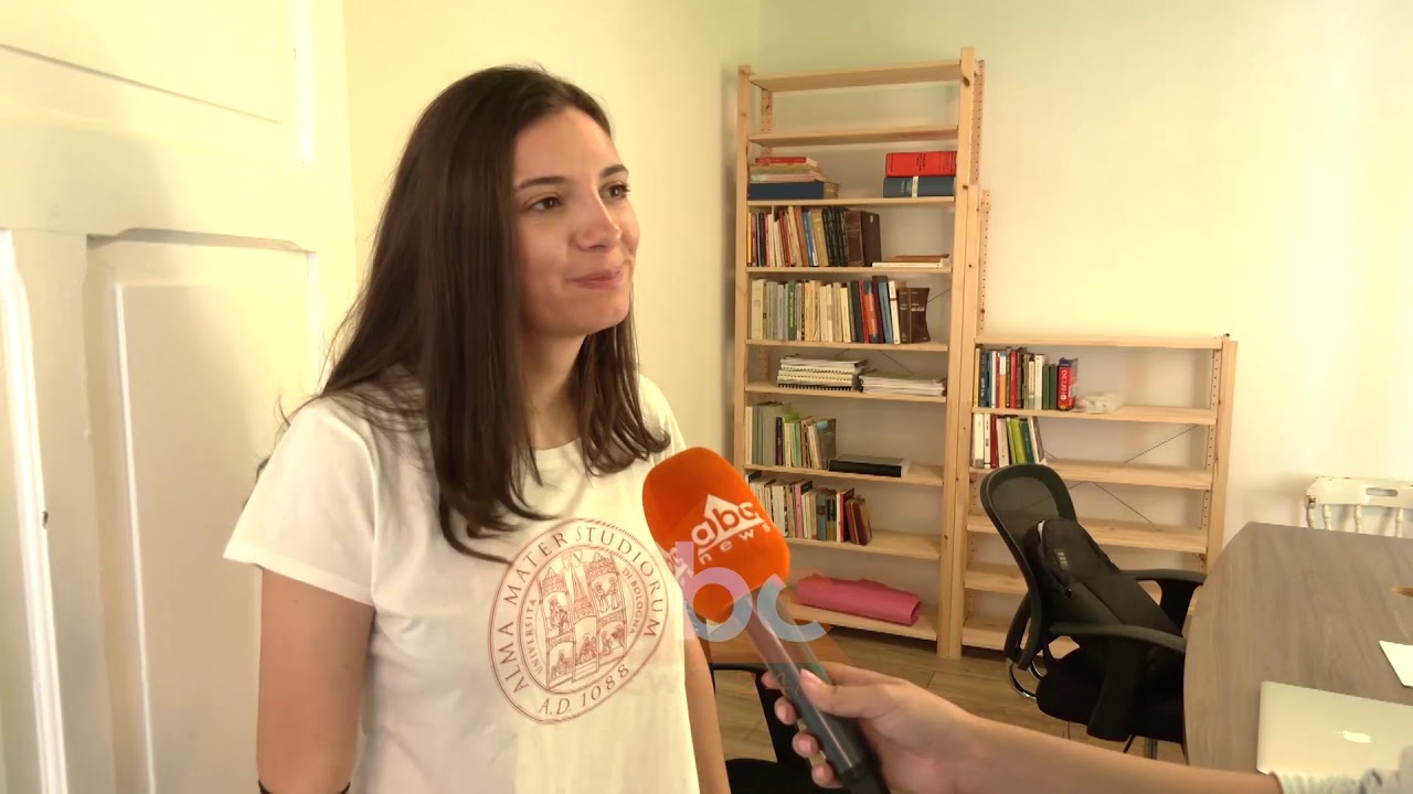 Shtëpia prej "qerpiqi" qe u be laborator krijimi. Pas "Kadarese", Ana ...