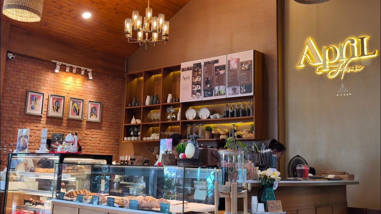 คาเฟ่อยุธยา Aprilhouse - YouTube
