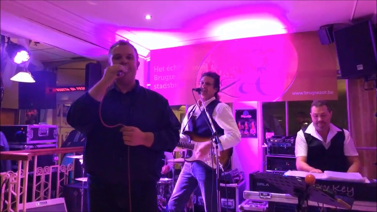 René Troost samen met De Prins Jr. Band met zo helder blauw in de ...