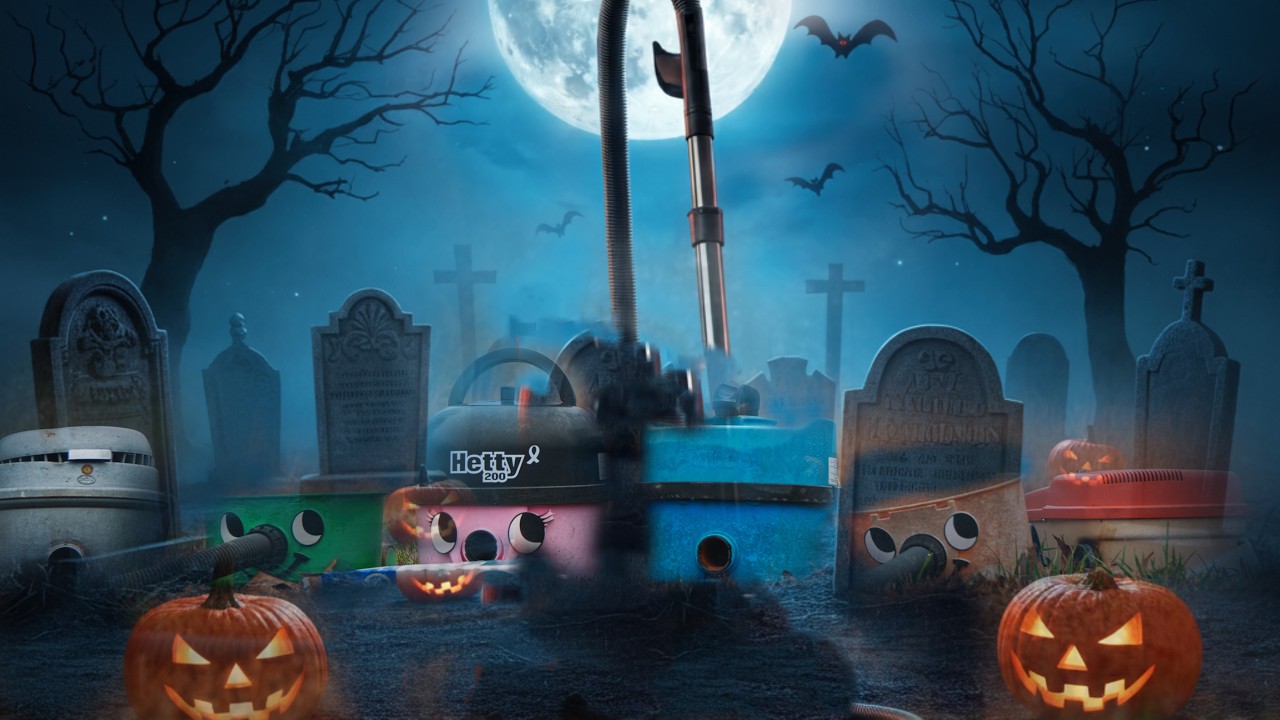 A Vacuum Cleaner Haunt on Halloween Night - YouTube