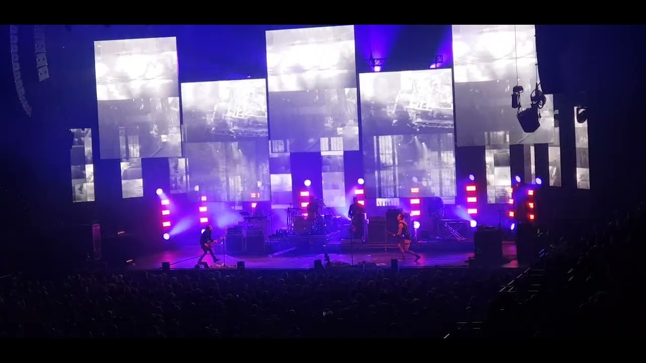 Placebo - Surrounded By Spies + Chemtrails (Live at O2 Universum ...