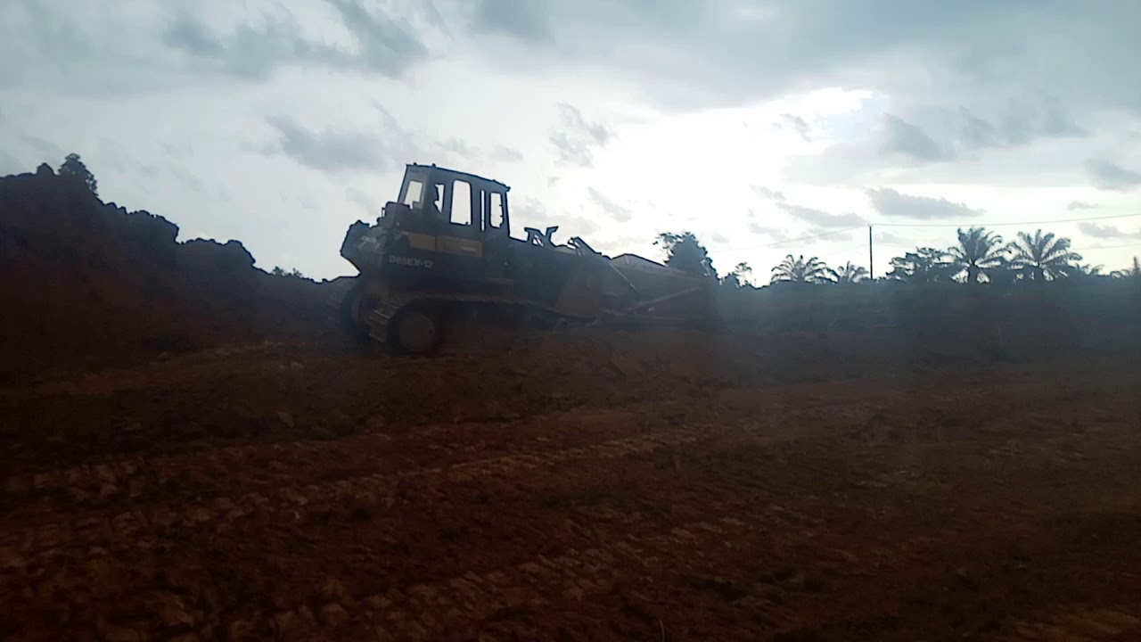 Dozer D85SS-2 - YouTube