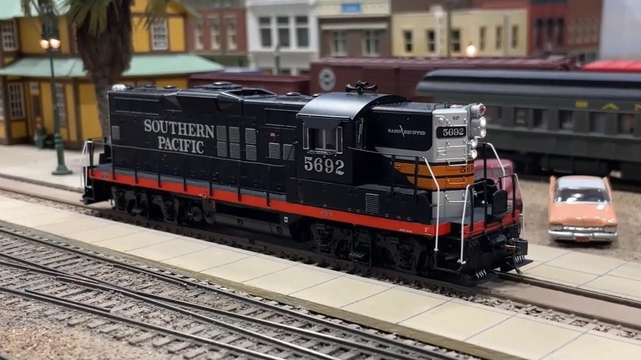 SP GP9 (Athearn Genesis) Review - YouTube
