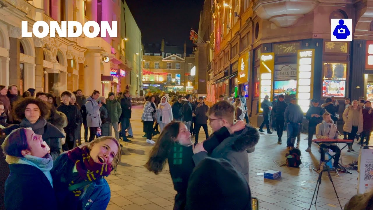 Central London Winter Walk 🇬🇧 Nightlife West End Soho to Leicester ...