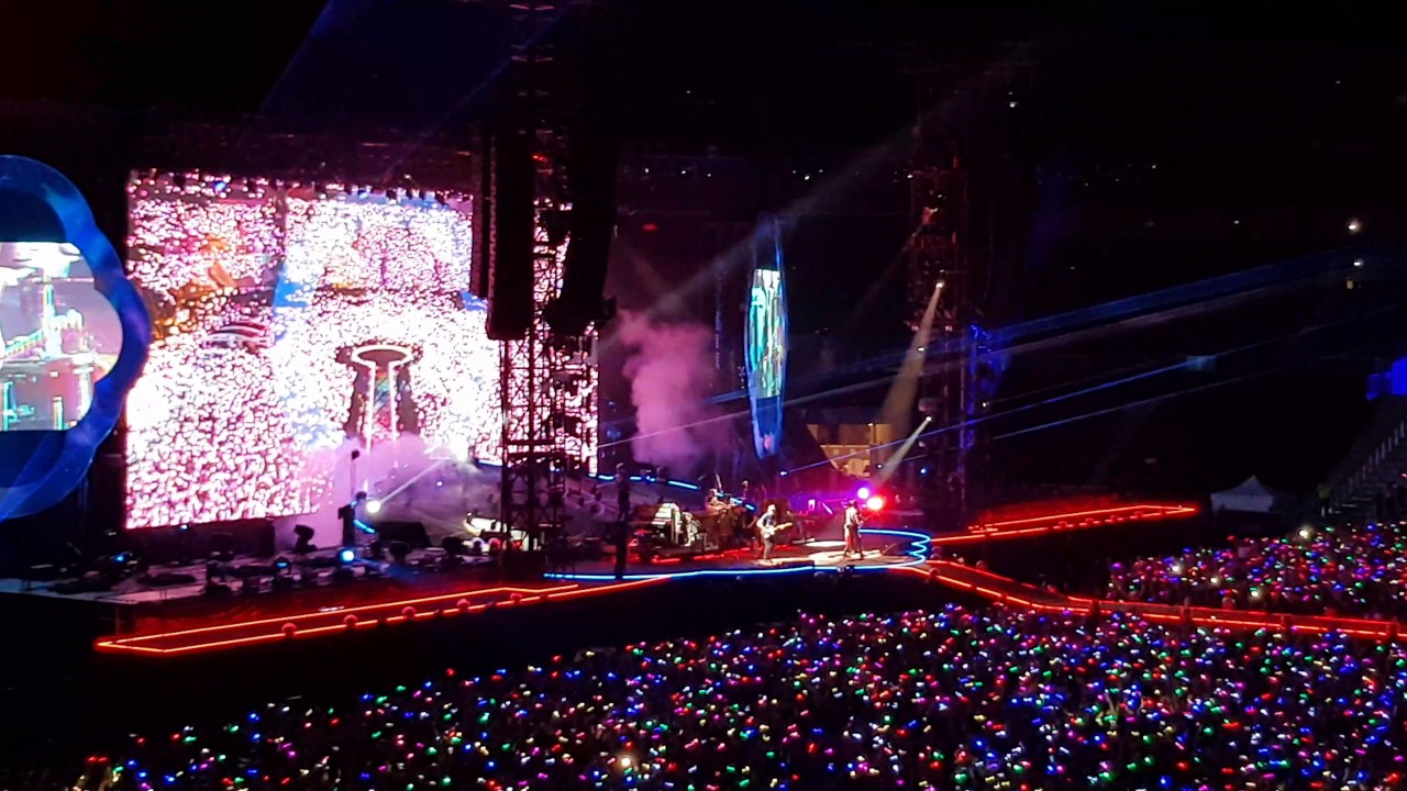 ColdPlay – Live – Lyon 2017 – Charlie Brown - 4K - YouTube