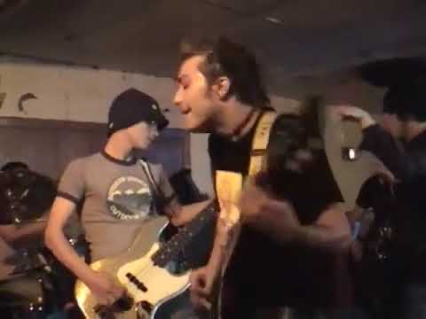 My Chemical Romance - Headfirst For Halos (Live 12/02/2002) - YouTube