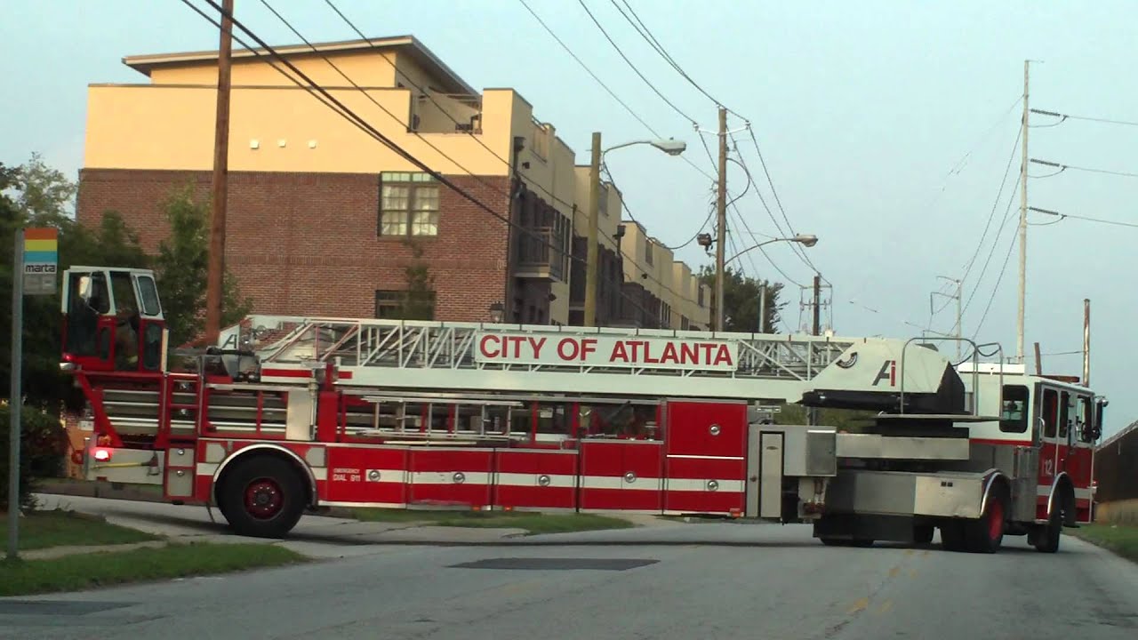 Atlanta Fire & Rescue - Truck 12(tiller) Backing into Quarters - YouTube