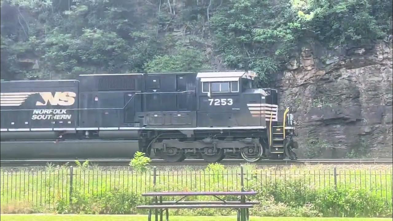 NS 7253 leader a helper set @ Horseshoe curve July 8th 2023 - YouTube