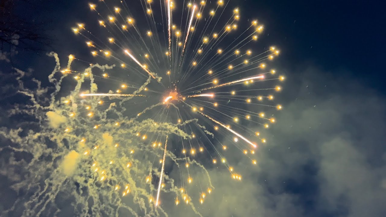 Valborgsmässoafton 2023 Fyrverkeri - Eje Berglund i Söderfors Bruk (4K ...