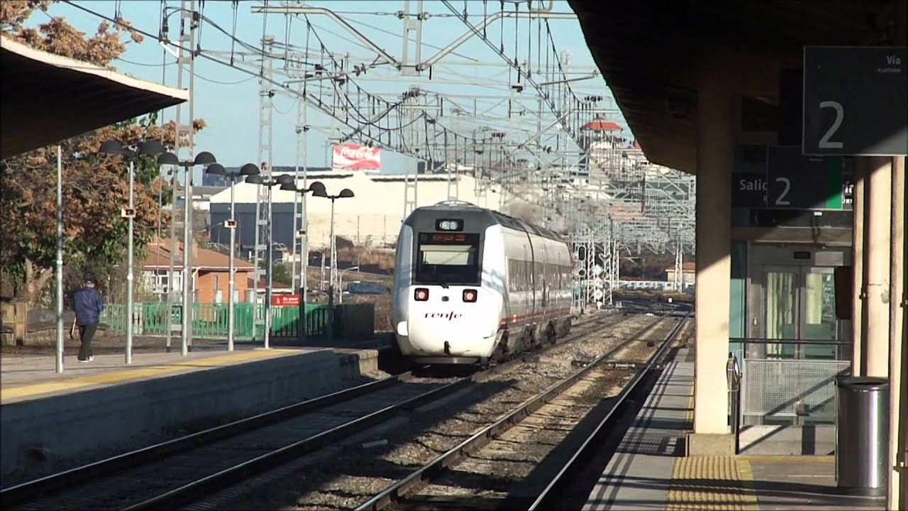 Spain Renfe Class 599 DMU in Avila - YouTube