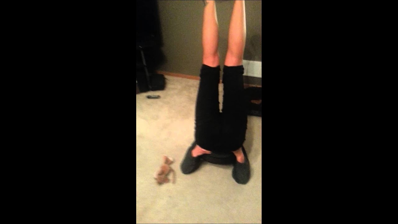 Girl queefs on command! - YouTube