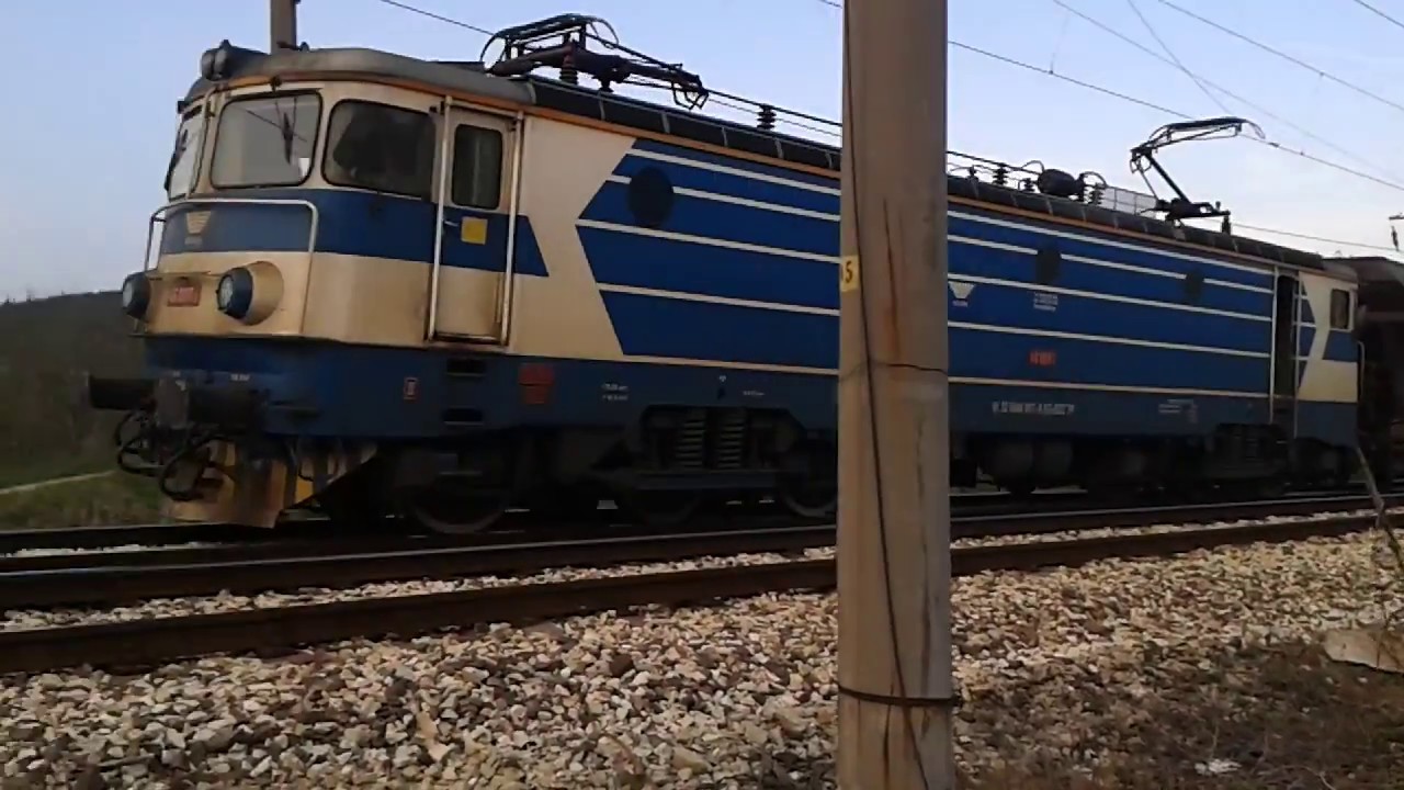 ТВ нa BDZ Cargo с локомотив 46 007 преминава през с. Завет - YouTube