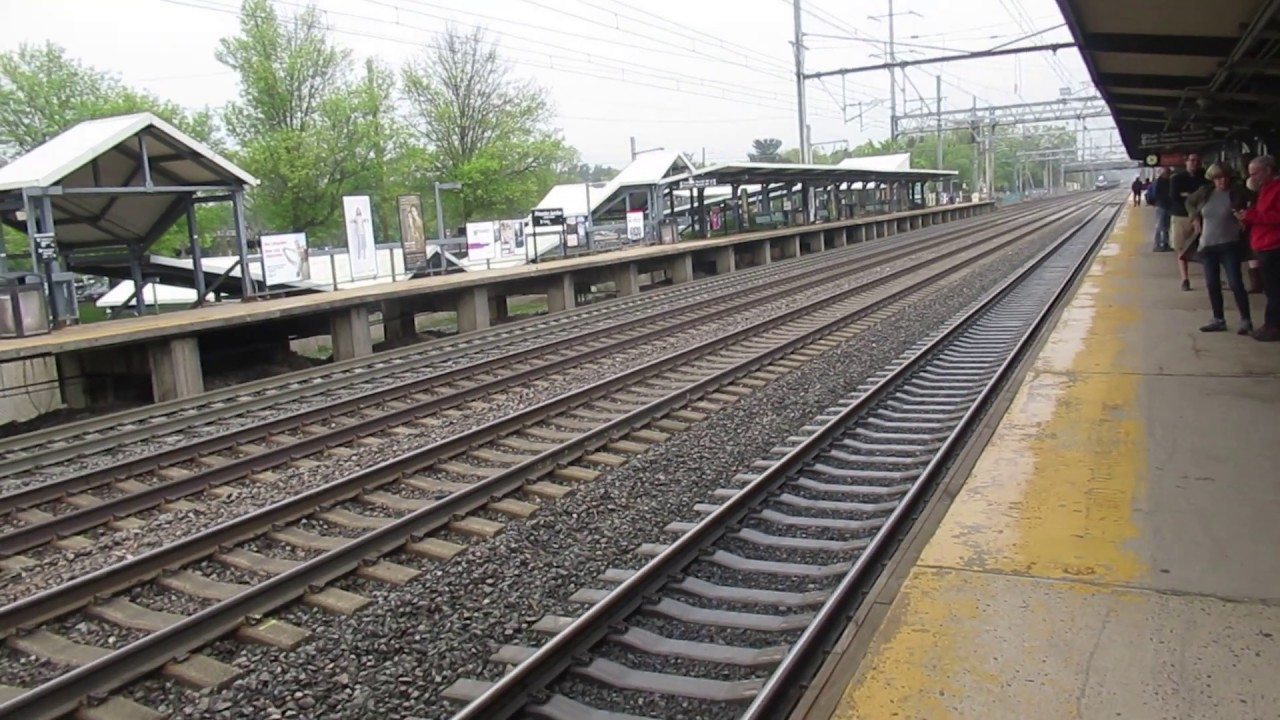 Amtrak Full HD: Northeast Regional Trains 143 & 152 Meet On The ...