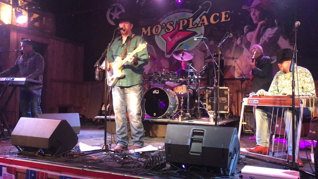 Don Vickers Live @ Mo's Place - "Stay Here & Drink" Cover by Merle ...