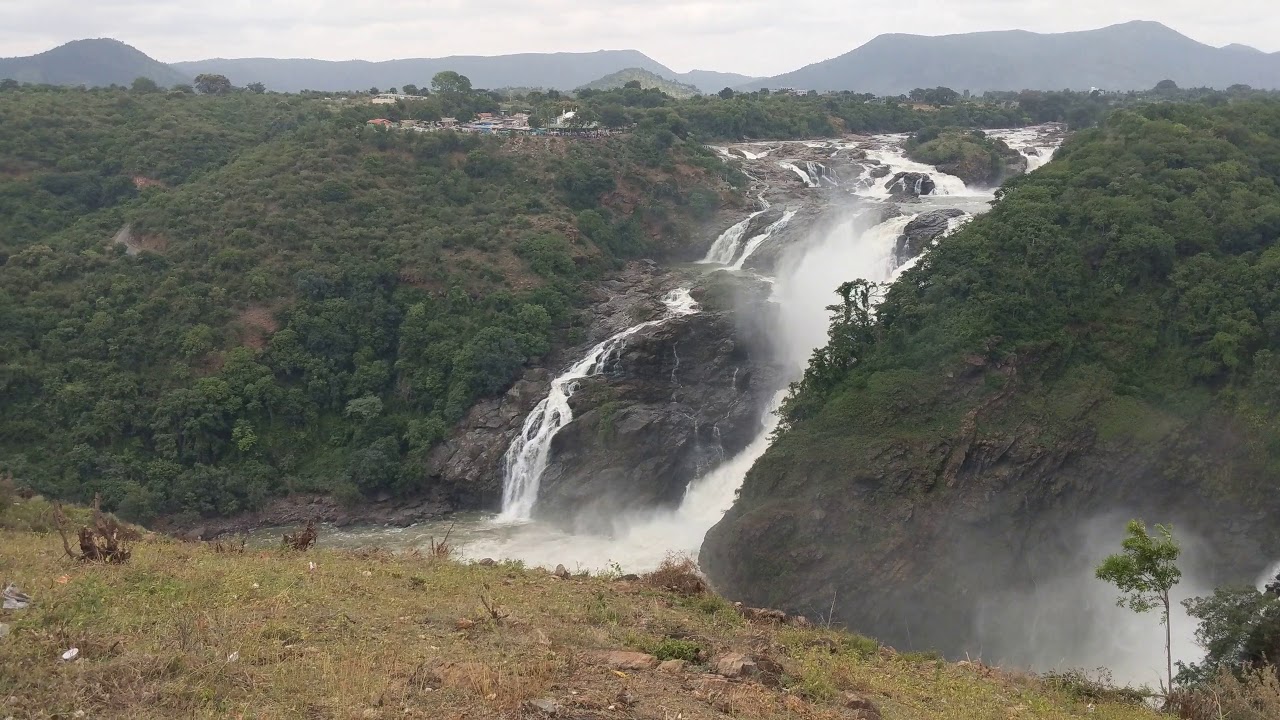 The thundering Gaganachukki Falls view point, Shivanasamudra, Karnataka ...
