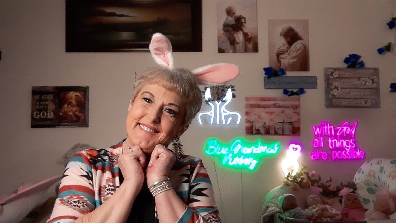 Blue Grandma 👵 goes SHOPPING!!! 🤭🎉🛍🛍 - YouTube