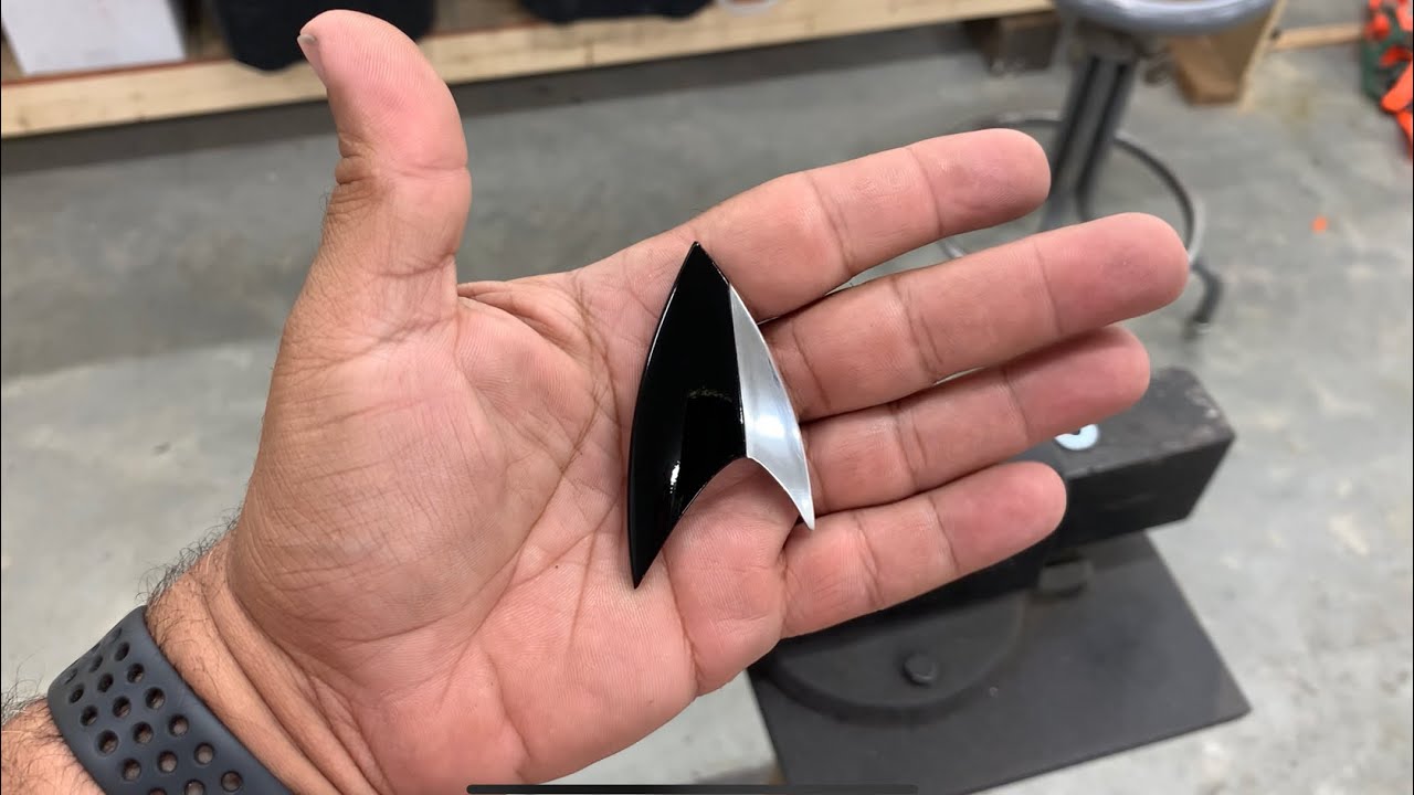 Star Trek discovery communication badge Section 31 - YouTube