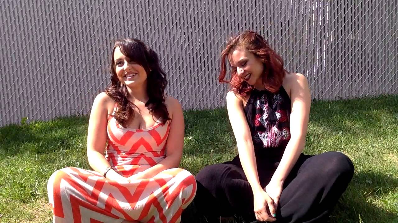 Backyard Sessions-Miley Cyrus and Ariana Grande "Don't Dream It's Over ...