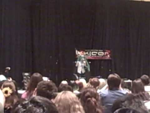miku cosplay sings the leek song!!!! - YouTube